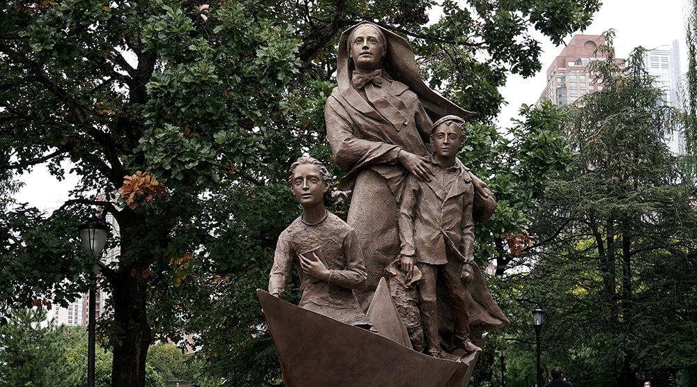 New statue honors Mother Cabrini for devotion to immigrants, children ...