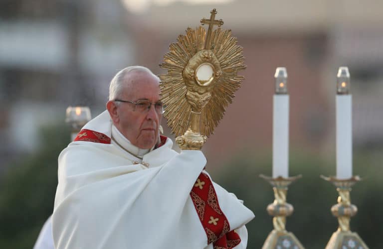 Mission begins by meeting Jesus in the Scriptures and Eucharist, pope says