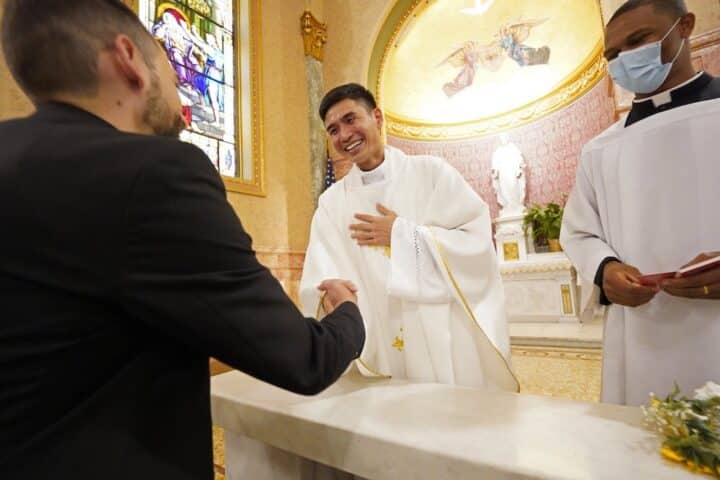 New analysis shows younger U.S. priests are more theologically conservative