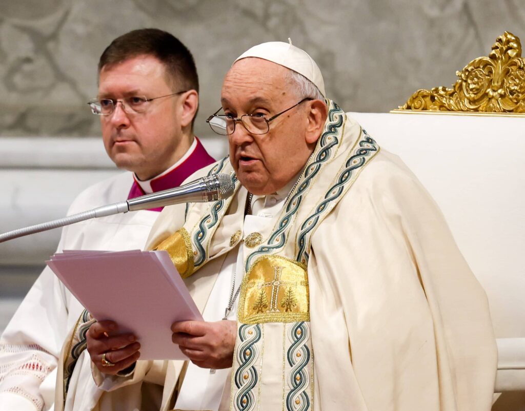 Bring Mary's gratitude and hope into the new year, pope says