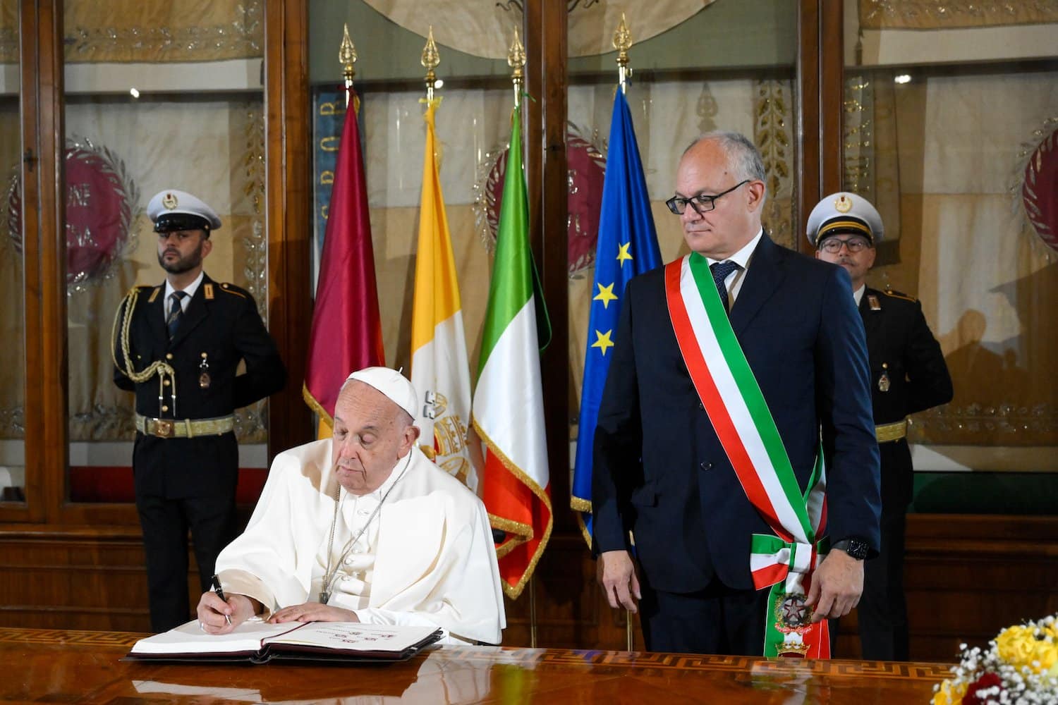 Rome's true nature is to be welcoming, caring for all, pope says