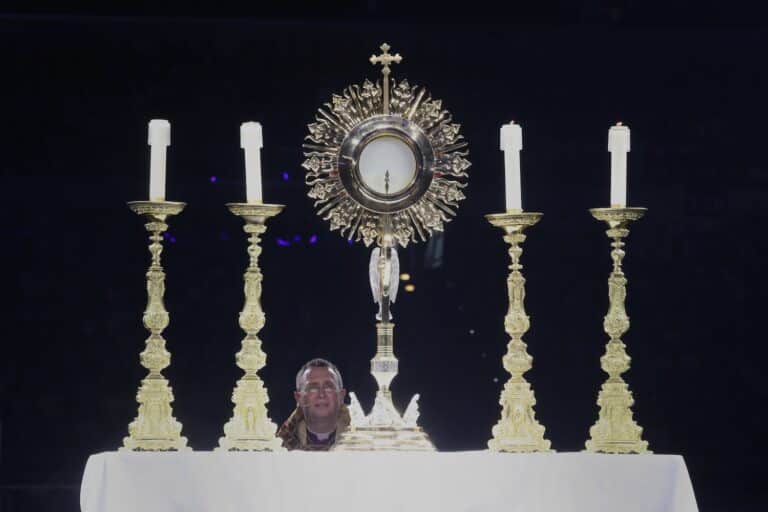New texts for Eucharistic adoration, Communion aim to promote unity