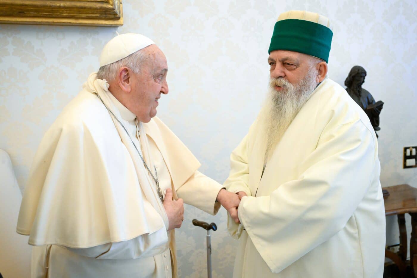 Pope injures arm in a fall, wears sling at audiences