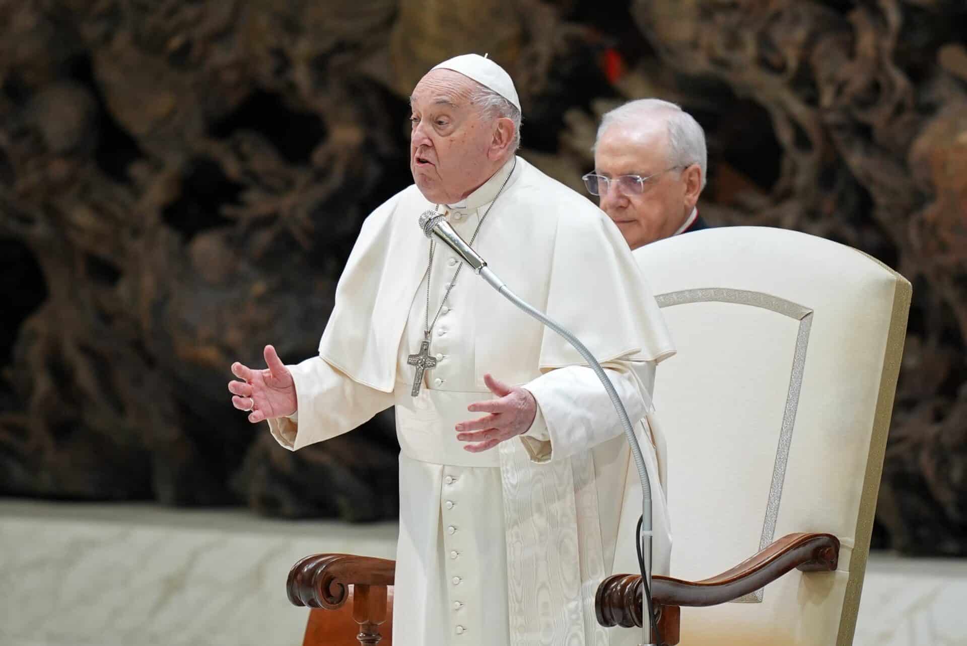 At audience, pope talks about St. Joseph and world events