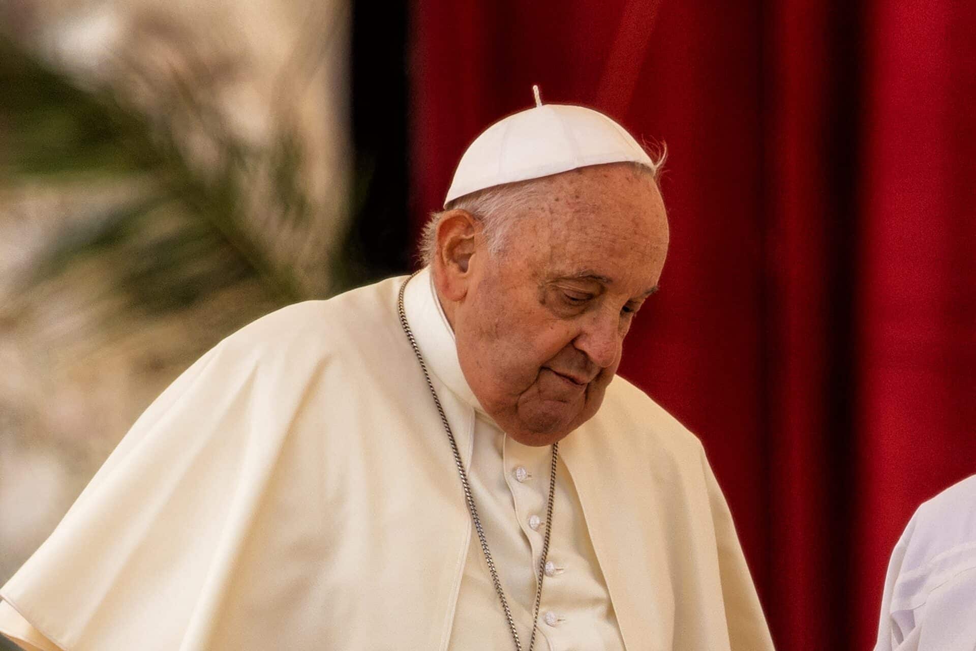 Pope in good spirits as Vatican plans special rosary
