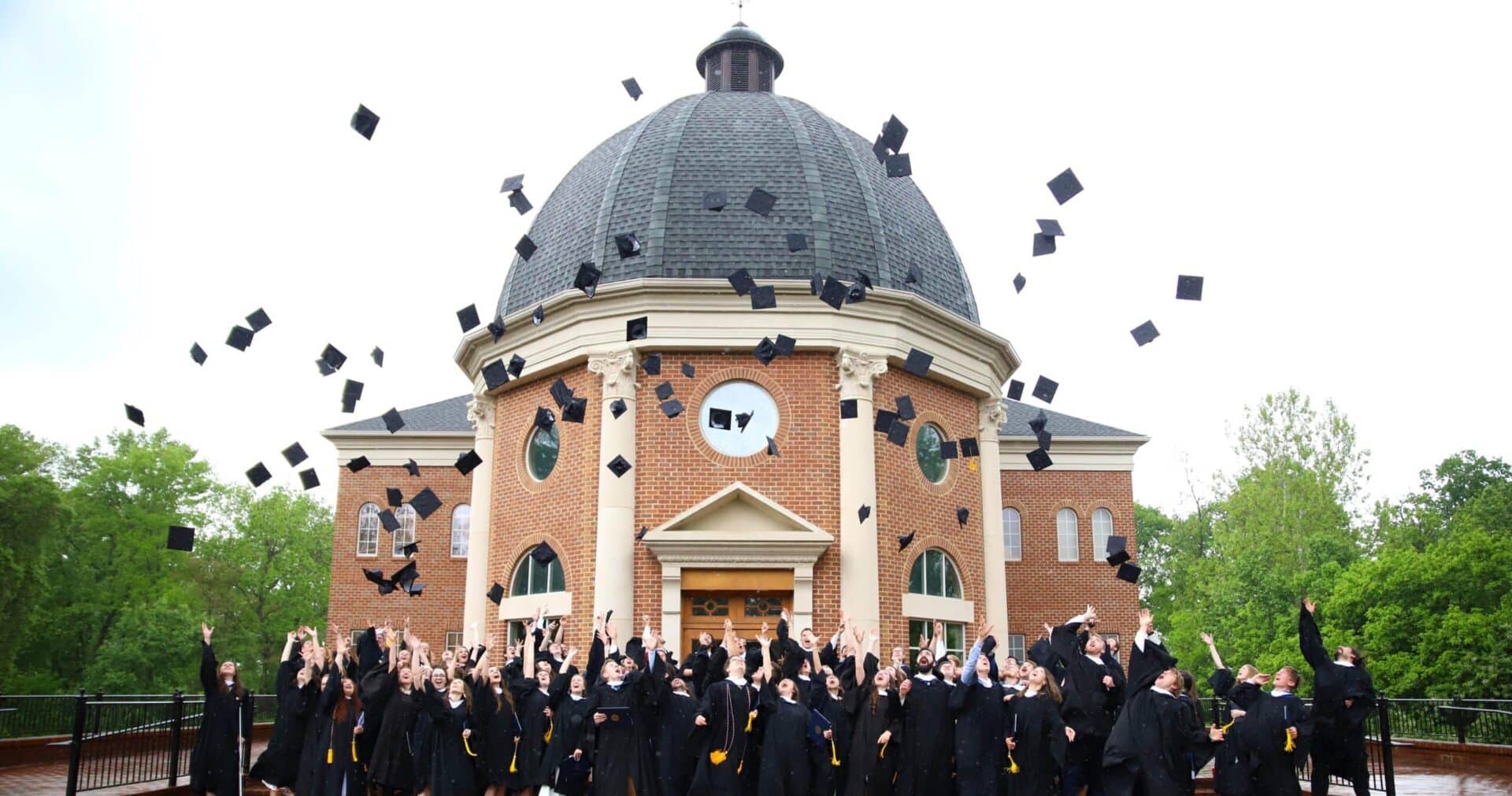 Popular priest podcaster takes 'Parables' tour cross-country